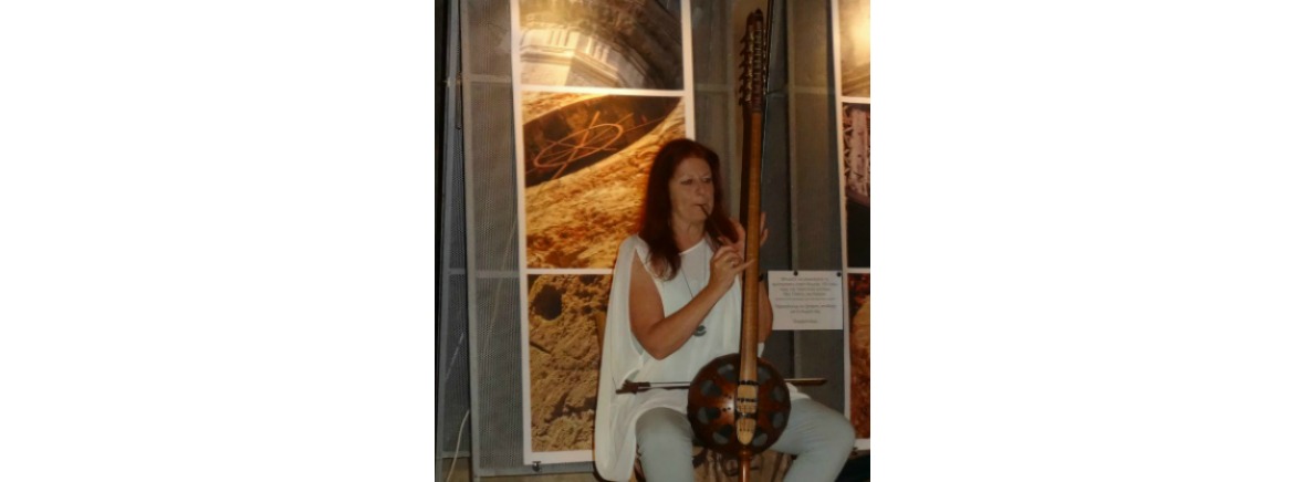 Ros Bandt – MAKING WAVES